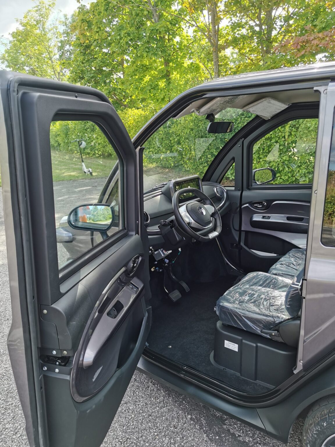 Elektriline mopeedauto EV300-M1 Luqi Revolux (150Ah) – Aiatehnika müük. Metsatehnika müük ...