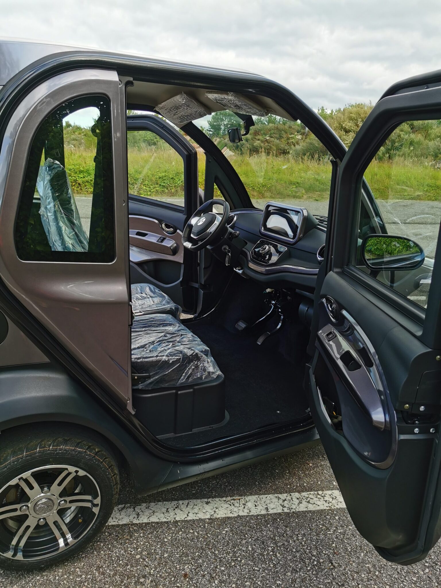 Elektriline mopeedauto EV300-M1 Luqi Revolux (150Ah) – Aiatehnika müük. Metsatehnika müük ...