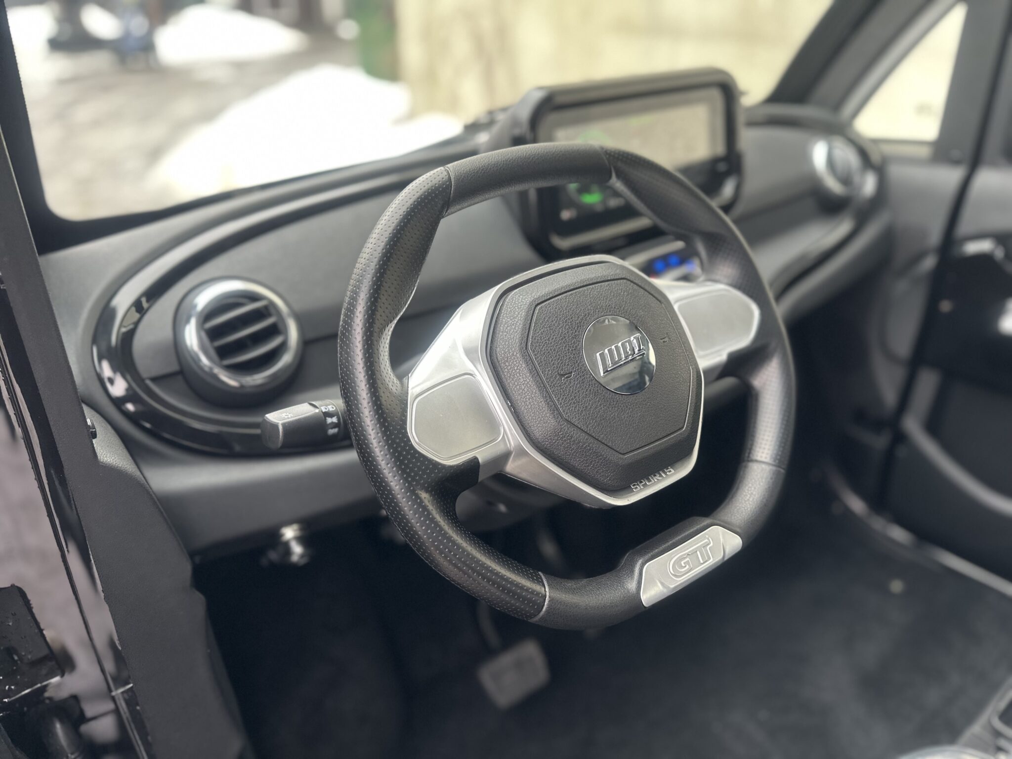 Elektriline mopeedauto EV300-M1 Luqi Revolux (150Ah) – Aiatehnika müük. Metsatehnika müük ...